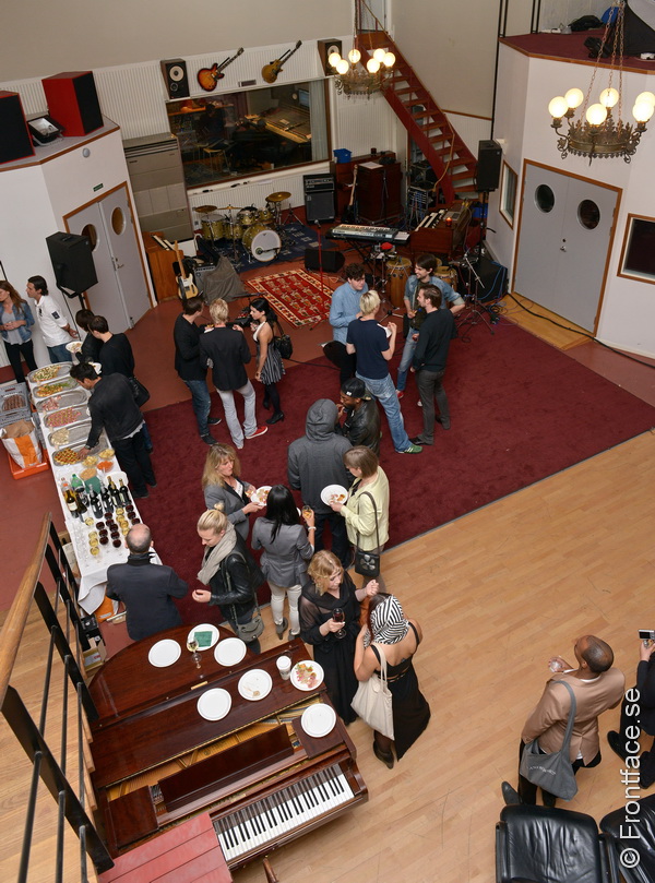 En Chic tjej med röst-rätt: Sylver Logan Sharp | Frontface