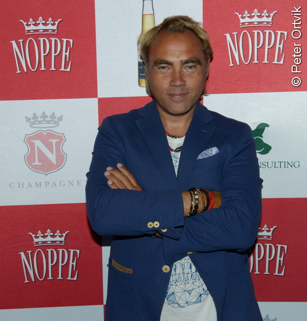 Noppes Sommarfest trotsade regnet och fyllde Caféet med strålande ...